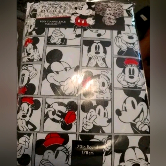 Disney | Party Supplies | New Disney Mickey Mouse Tablecloth 7 Round ...